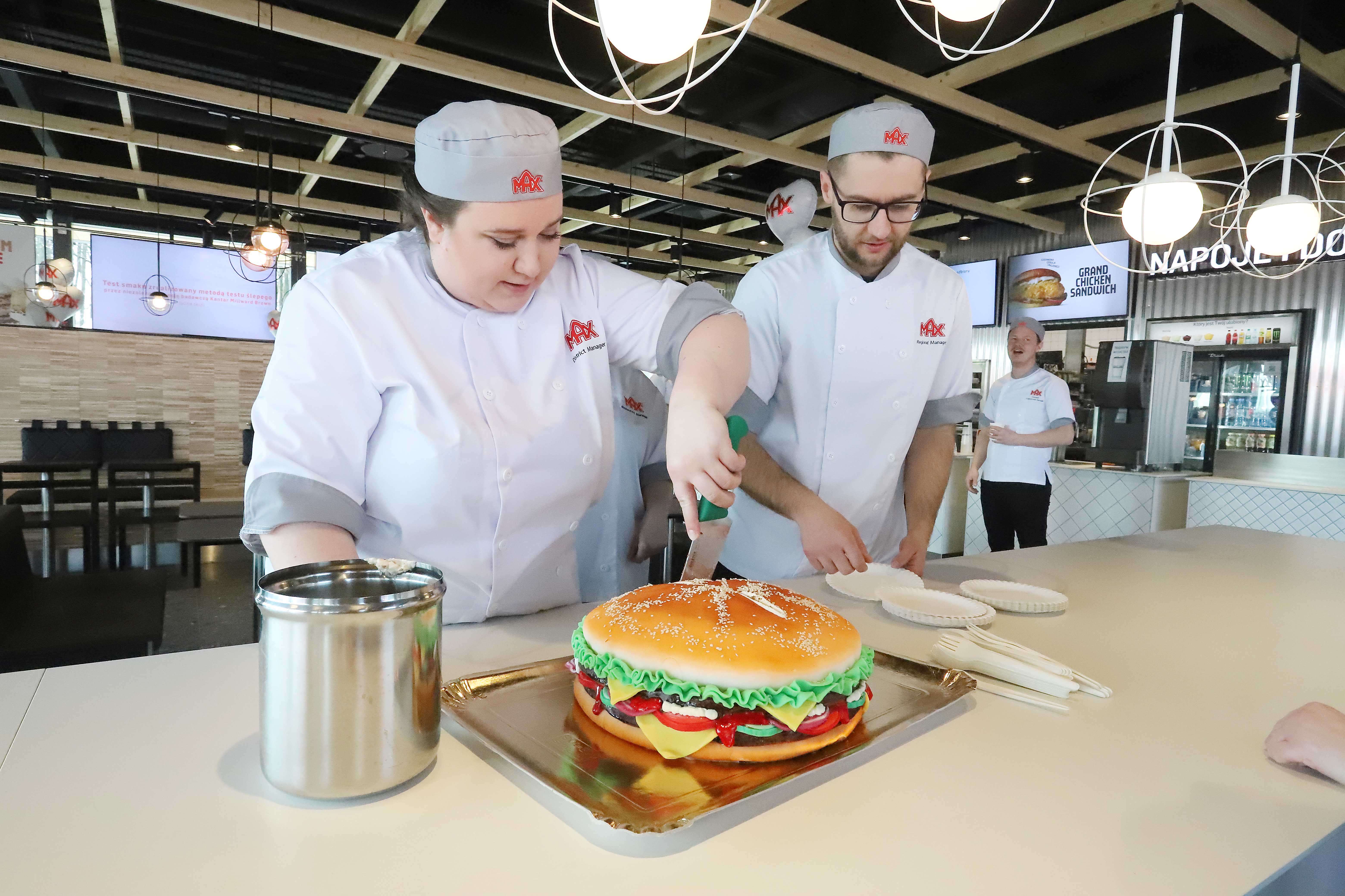 Otwarcie restauracji MAX Premium Burgers w Olsztynie 12.04.2023 - Max ...